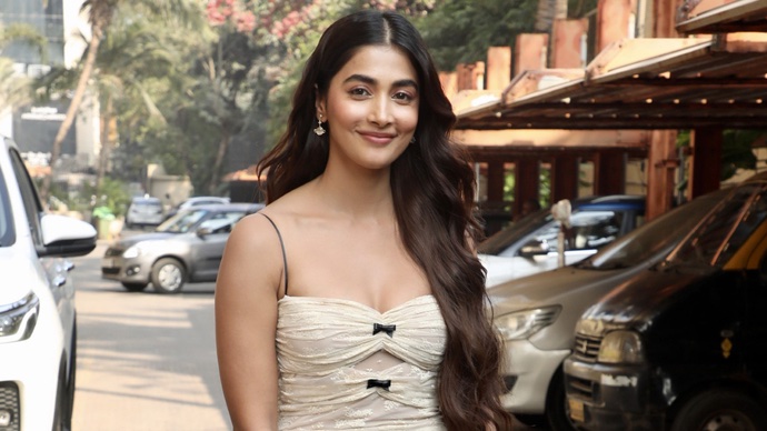 Pics: Actress Pooja Hegde snapped in Juhu, Mumbai while promoting her ...