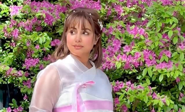 Hina Khan shares her 'fairy tale' experience from South Korea trip - Bollywood.com